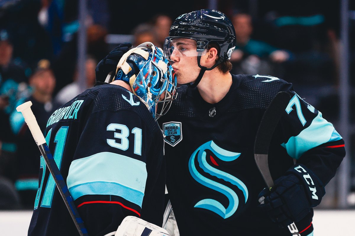 "goodnight 💋" [Phillip Grubauer & Kole Lind] : r/hawwkey