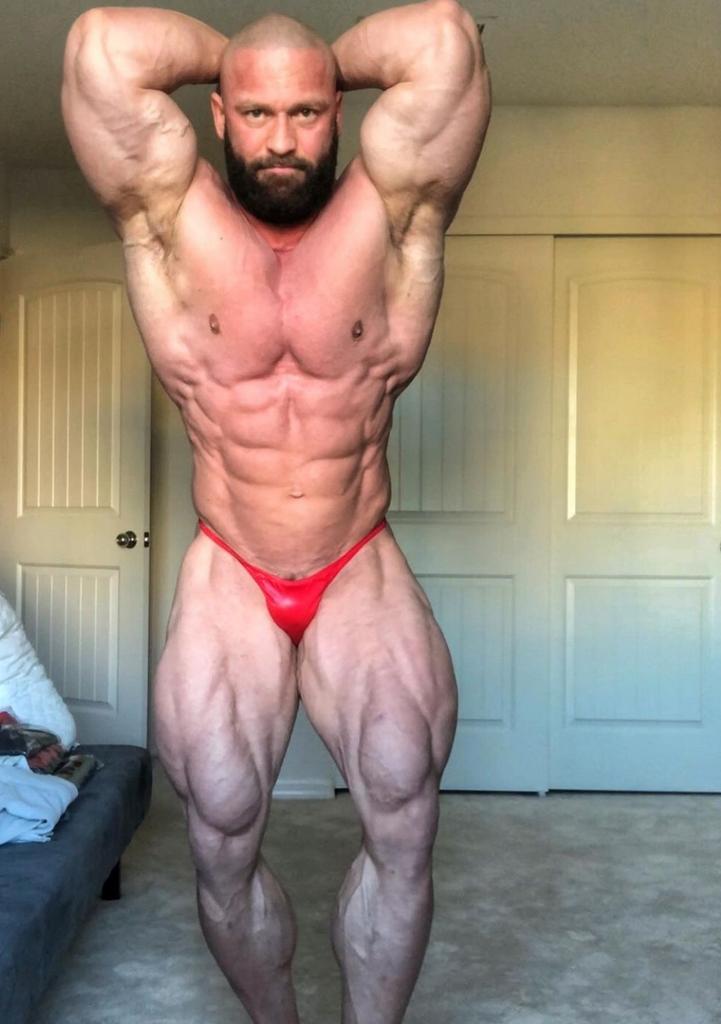 MuscleColtStar (MCS) 41K ️ Thanks on Twitter: "Real men wear red and show pubes 🤤 https://t.co ...