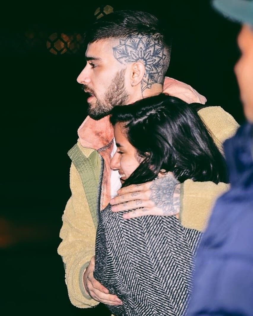 Zayn Hugging A Fan