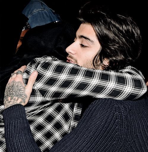 Zayn Hugging A Fan