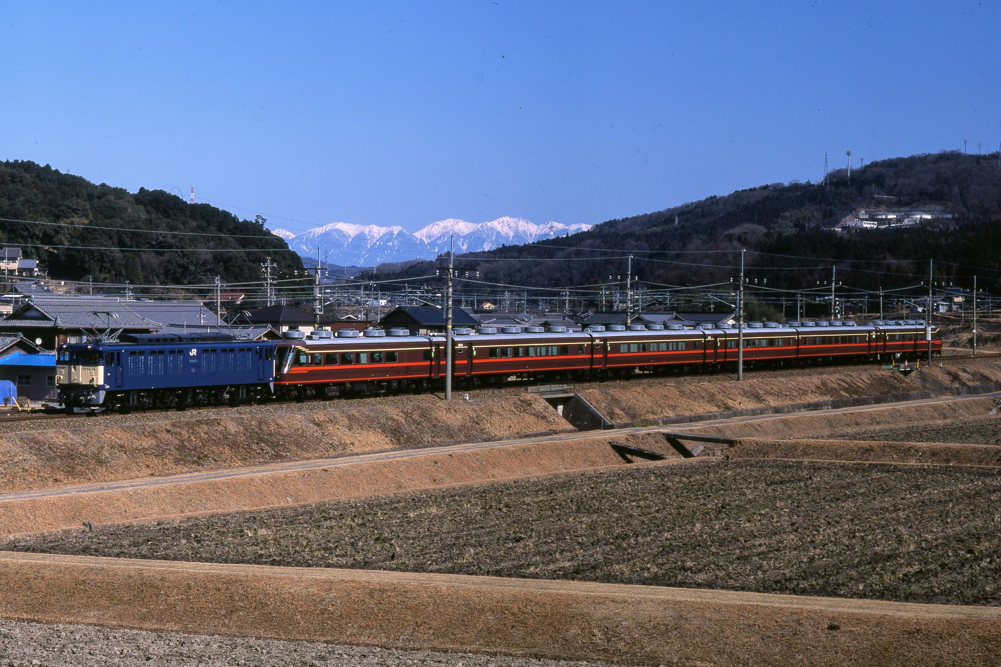 こーつ on Twitter: "2007年撮影のEF64 39+ゆとりと1993年撮影(再掲)のEF64 39+サロンエクスプレス東京です。釜戸-瑞浪にて https://t.co ...