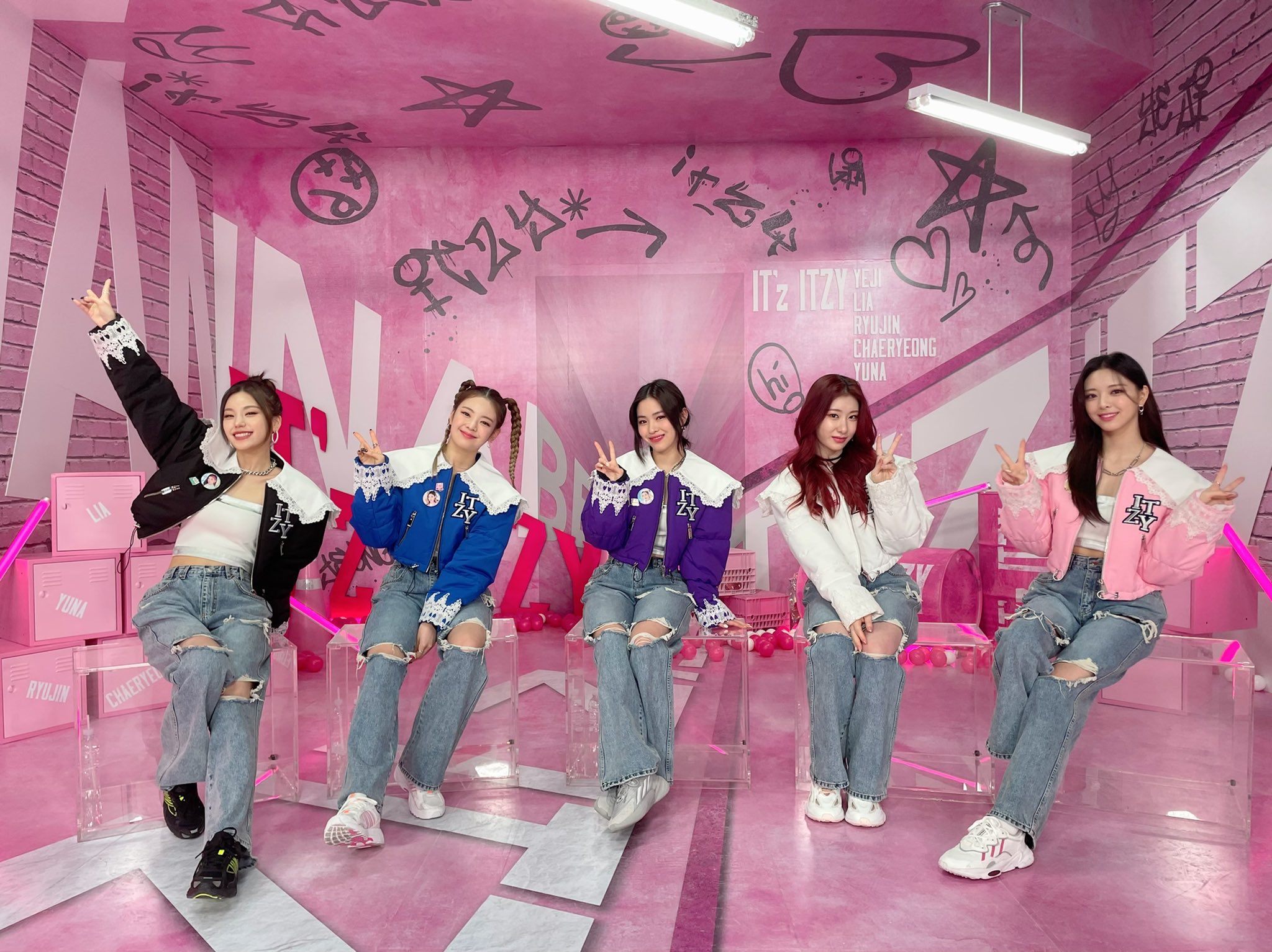 ITZY JAPAN OFFICIAL on Twitter: "ITZY JAPAN DEBUT SHOWCASE “IT’z ITZY”ご視聴ありがとうございました♪やっとみなさんとお会い ...