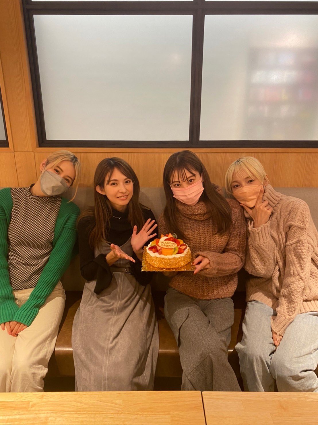 SCANDAL TOMOMI on Twitter: "アルバム完成した おめでとうすきゃちゃん #SCANDAL_MIRROR https://t.co/gJ4pLPQEHN" / Twitter