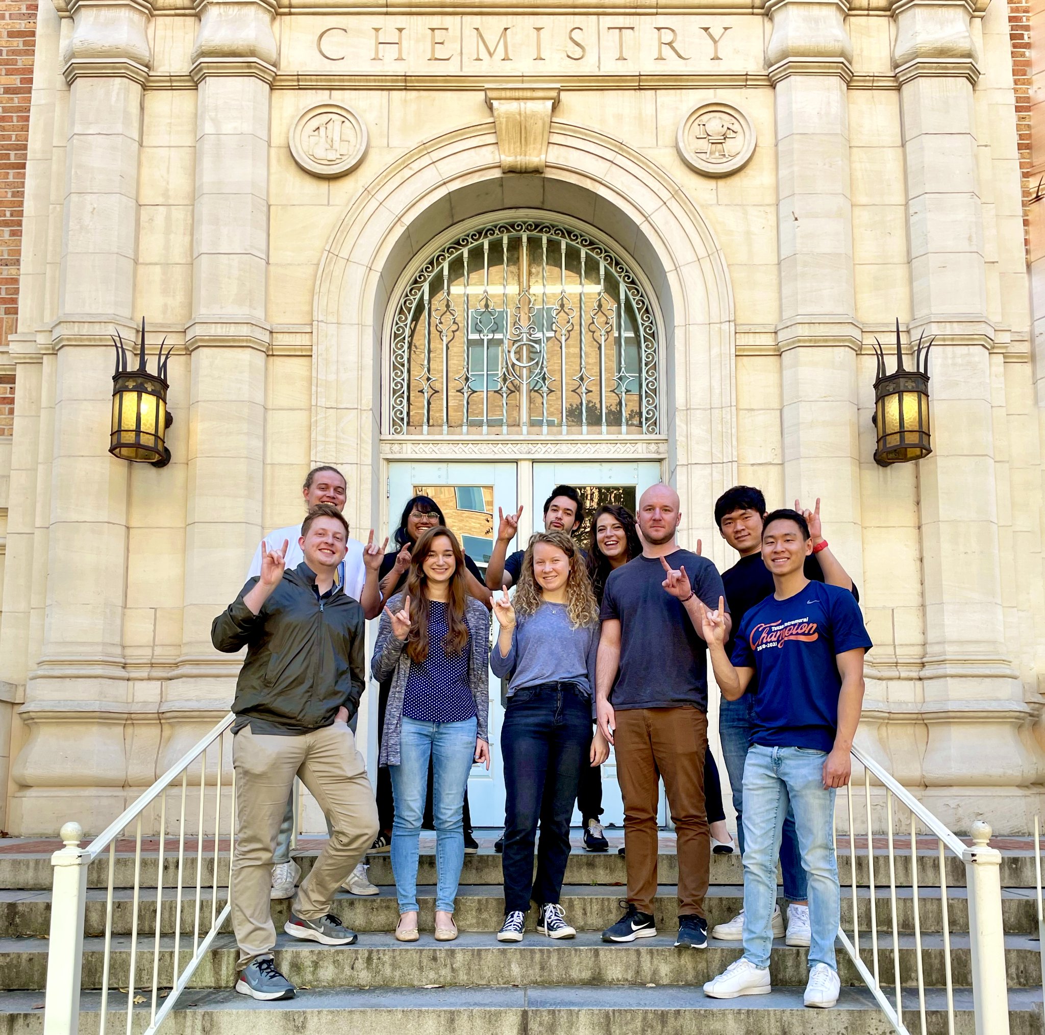 Cassandra Callmann on Twitter: "First official Callmann Group photo! 🤟 #hookem https://t.co ...
