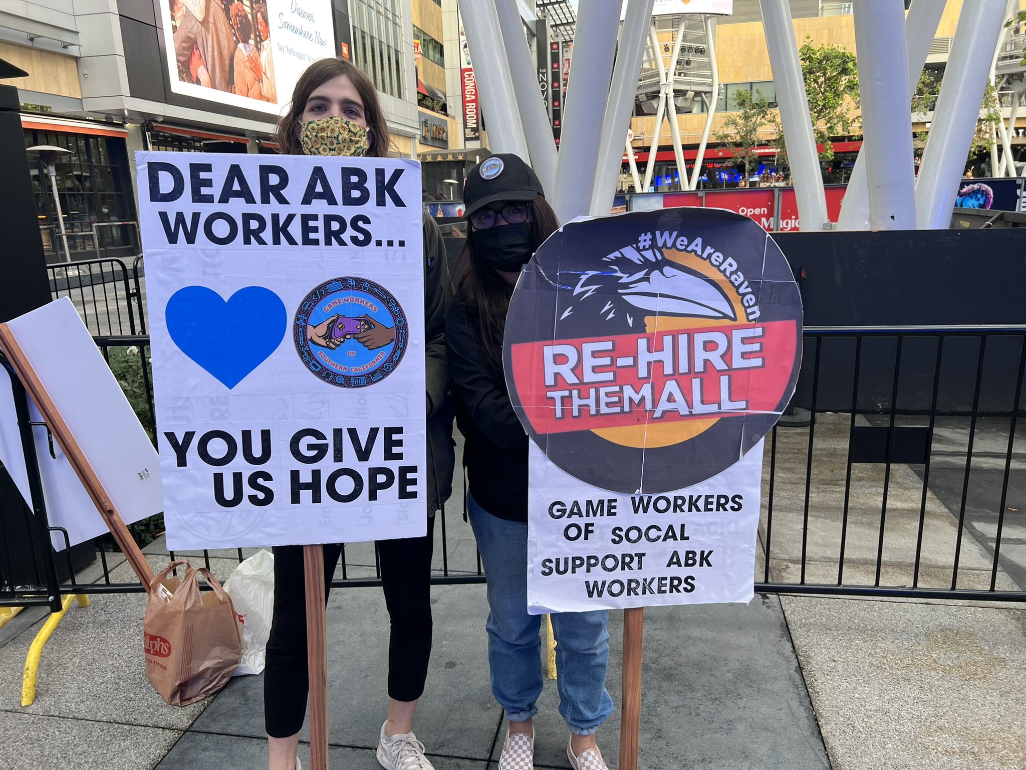 Shannon Liao on Twitter: "In front of #TheGameAwards , game workers are standing in solidarity ...