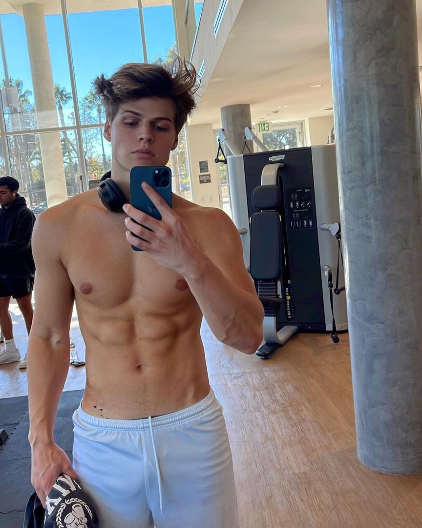 Hot Guy Selfie