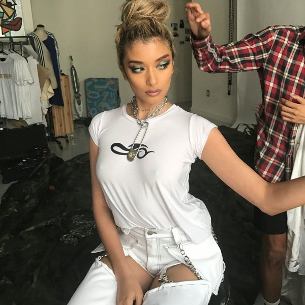 乳首ポロリ研究所 Nip Slip Labo On Twitter ローラの透け乳首 Xacroxvug1 Twitter