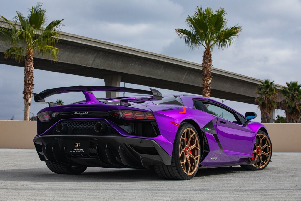 Lamborghini Veneno Viola