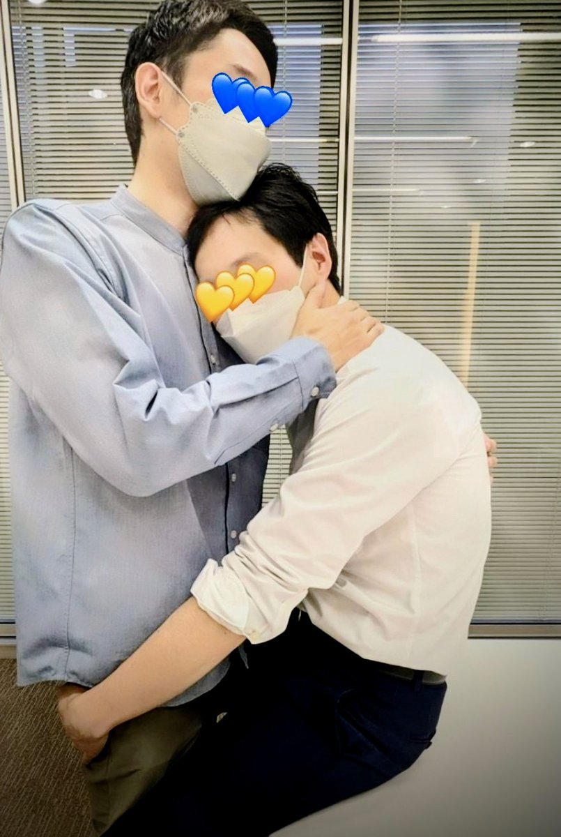 hontoのBL担当（I上） on Twitter: "今年も1年ありがとうございます ご縁のあった大好きな作品を、担当がポージングしてみました😳w #この表紙なんでしょう？ リプライで回答し ...