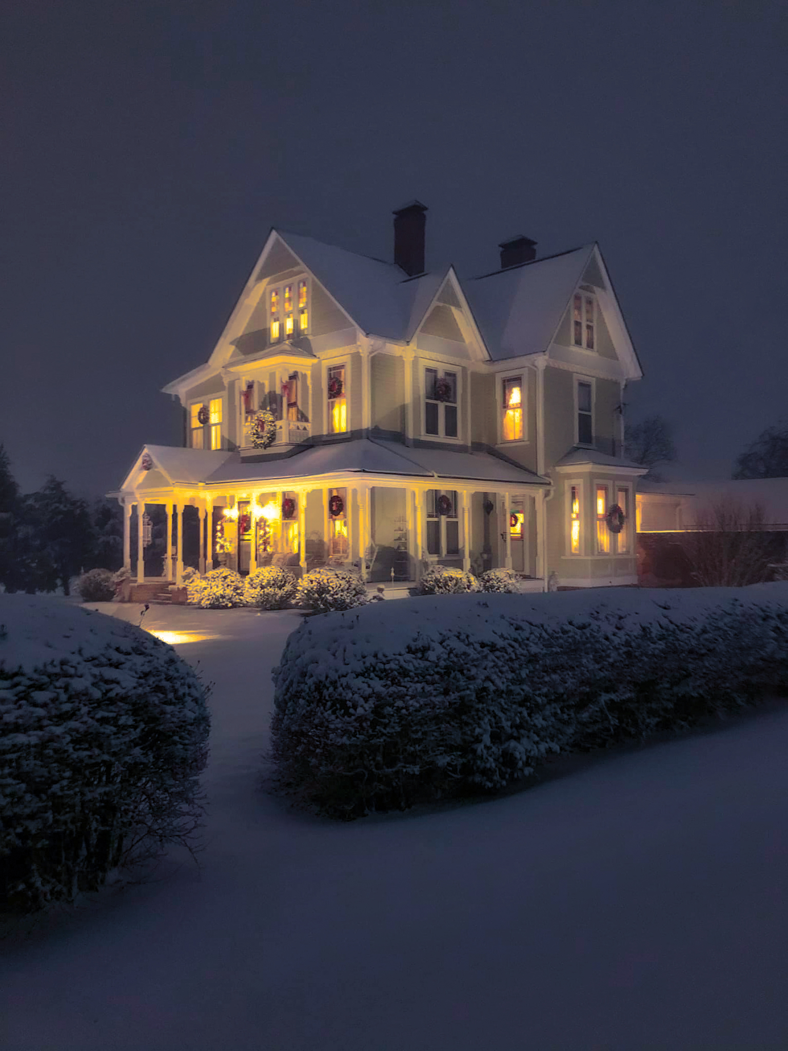 Beautiful Snow House Pictures