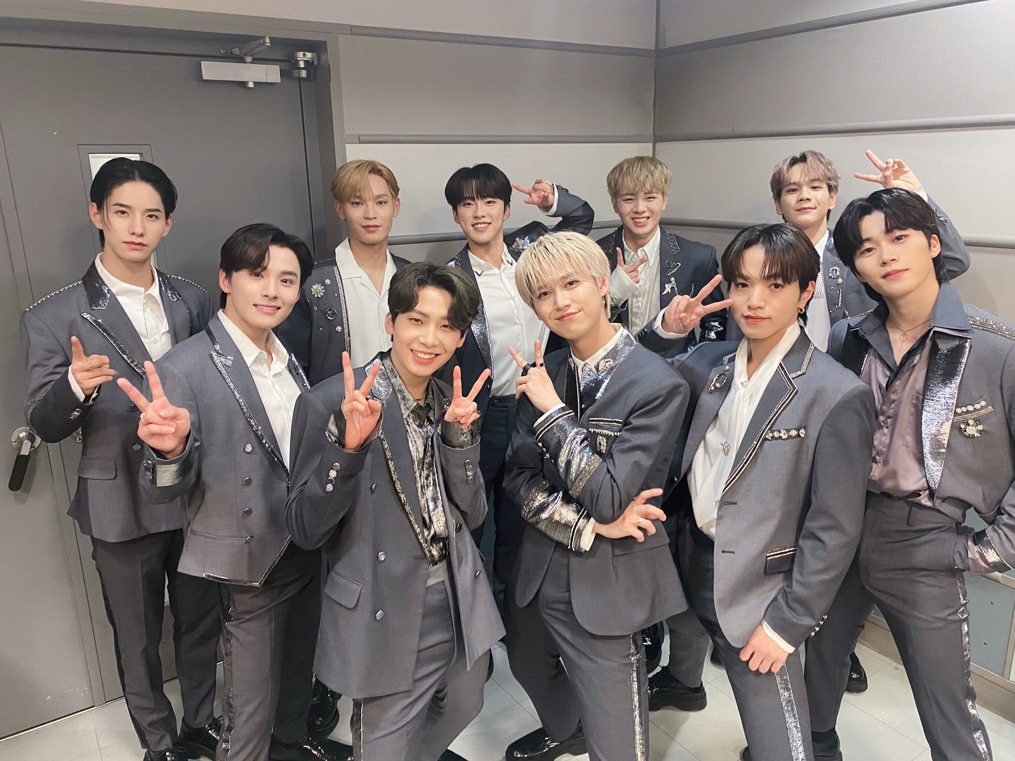 JO1 on Twitter: "TBS #CDTVライブライブ 年越しSP #僕らの季節 披露させて いただきました🐯 MV ︎ https://t.co/53EqCqDJI5 新年一発目の ...