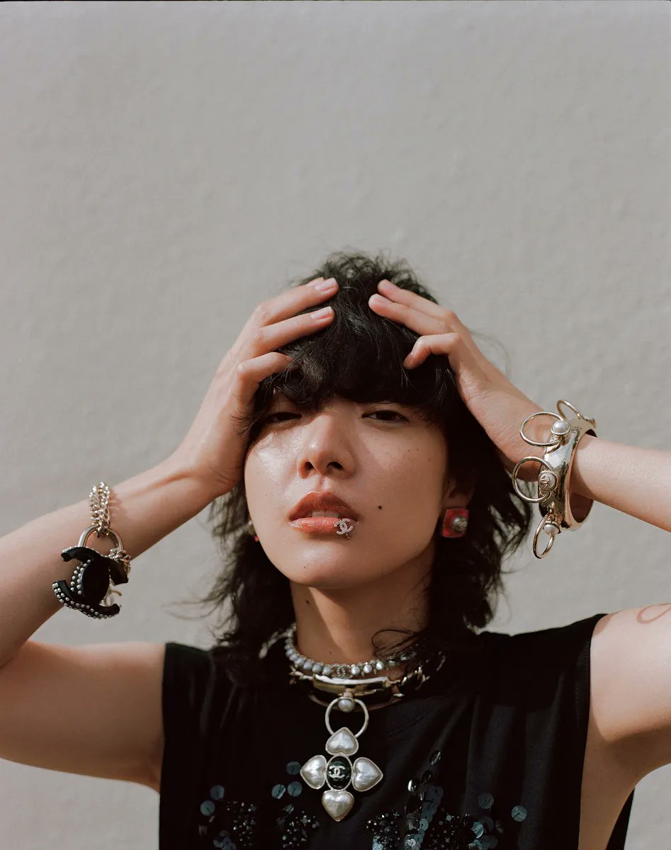 GINZA on Twitter: "あいみょんが着こなす、〈シャネル〉2021-22年クルーズ コレクションはチェックした？発売中のGINZA1月号の誌面がWEBで公開になりました😍 ...