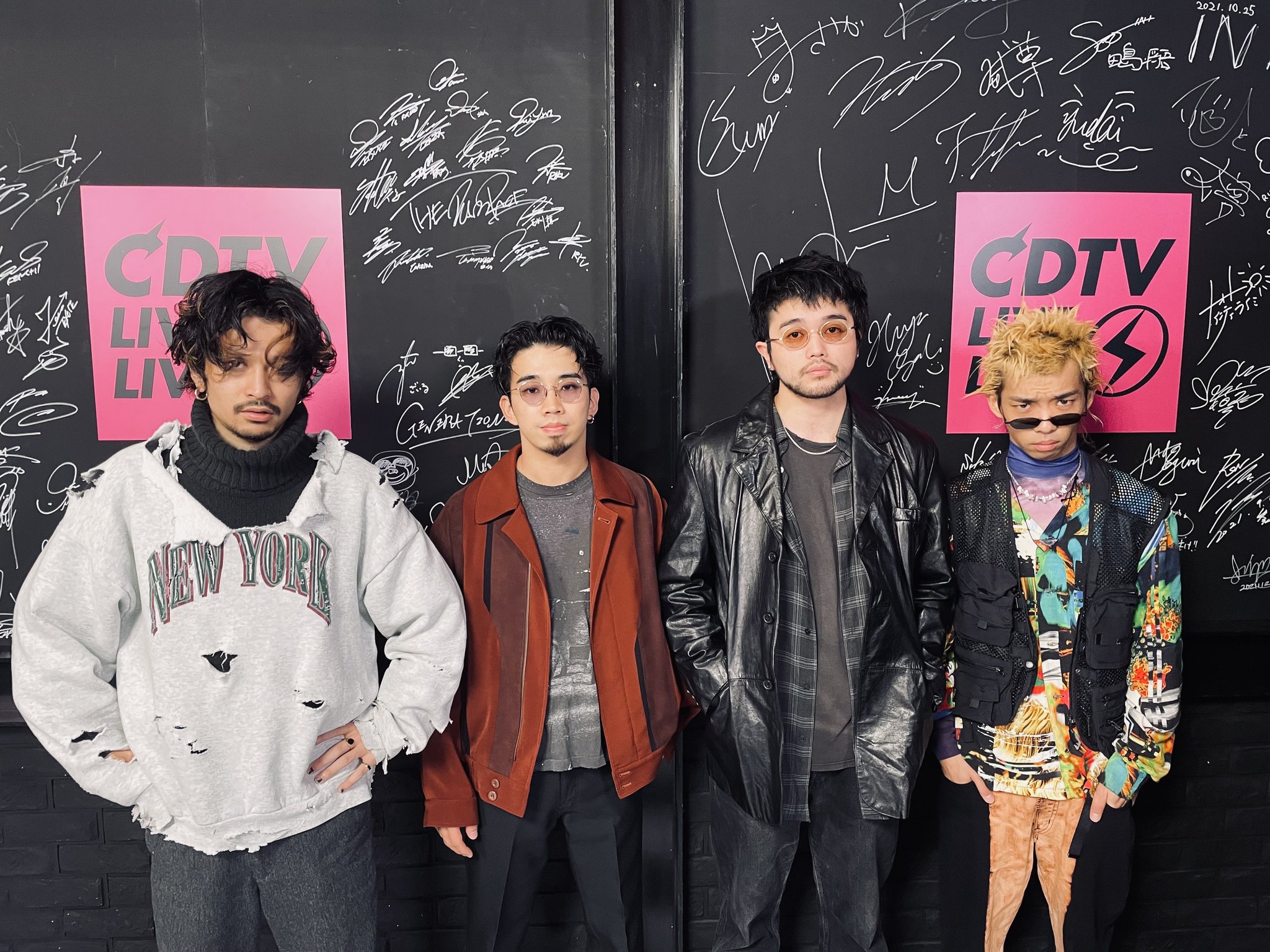 CDTV on Twitter: "#CDTVライブライブ 今夜も激アツLIVEを生放送♪ 本番直前ショットで実況中だよ！🎄 このあと #KingGnu から歌の贈り物♡ 「劇場版 呪術廻戦 ...