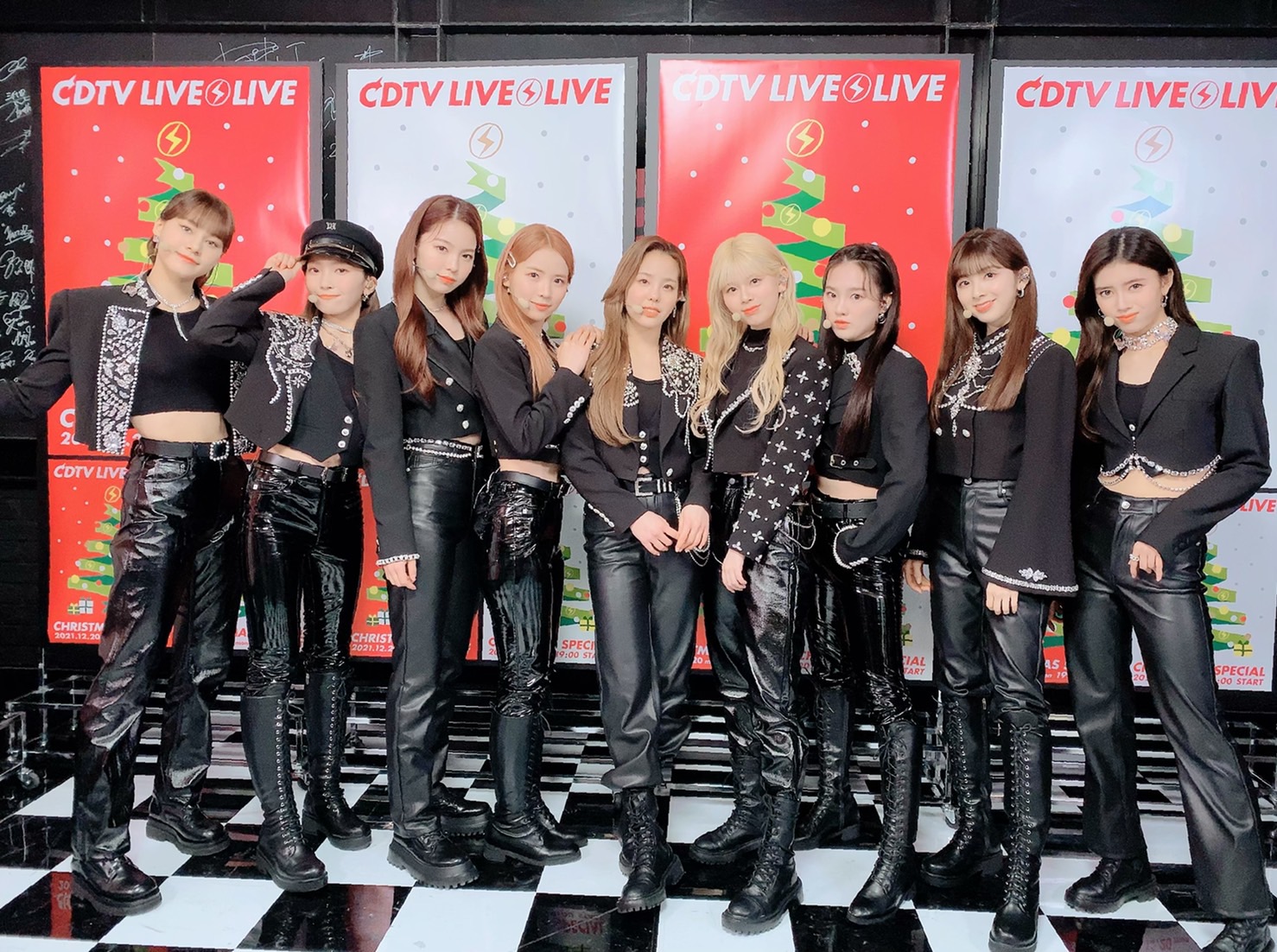 CDTV on Twitter: "#CDTVライブライブ 今夜も激アツLIVEを生放送♪ 本番直前ショットで実況中だよ！🎄 このあと #NiziU 再び登場！😆 "おはしダンス"が印象的で ...