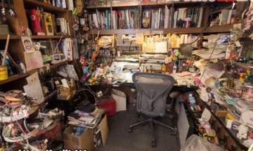 Eiichiro Oda Desk