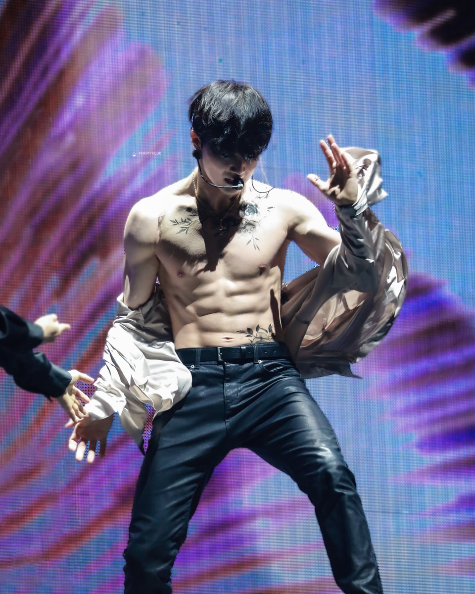 Suho Exo Abs