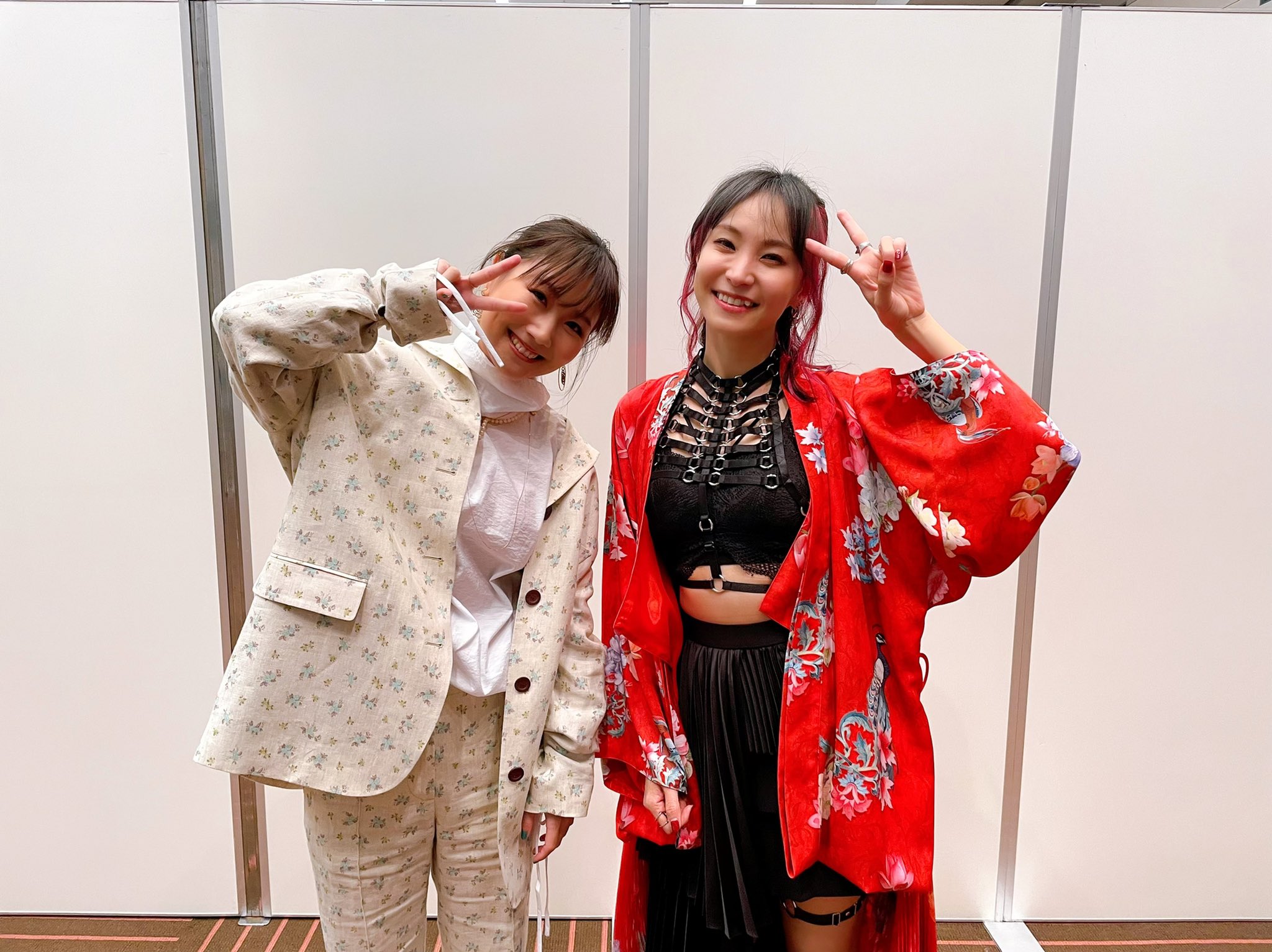 LiSA on Twitter: "🔴"はっ‥！大塚愛さんや‥！か、かわ/////" 🔵「初めまして〜やんな〜！👼」 🔴「は、は、初めまして‥!!ですよね😵‍💫😵‍💫☆→