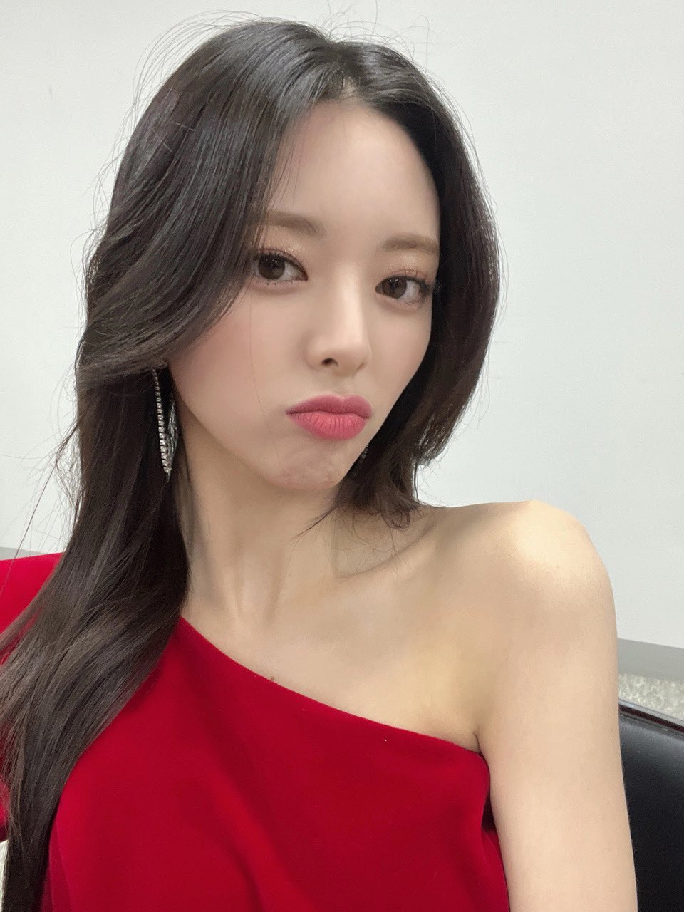 ITZY on Twitter: "오늘 가요대전에 해가 떴다던데.. 유나해🤍 MC 유나가 있어 행복했다면 MIDZY 소리 질러~!🥳 MC Yuna shined on SBS ...