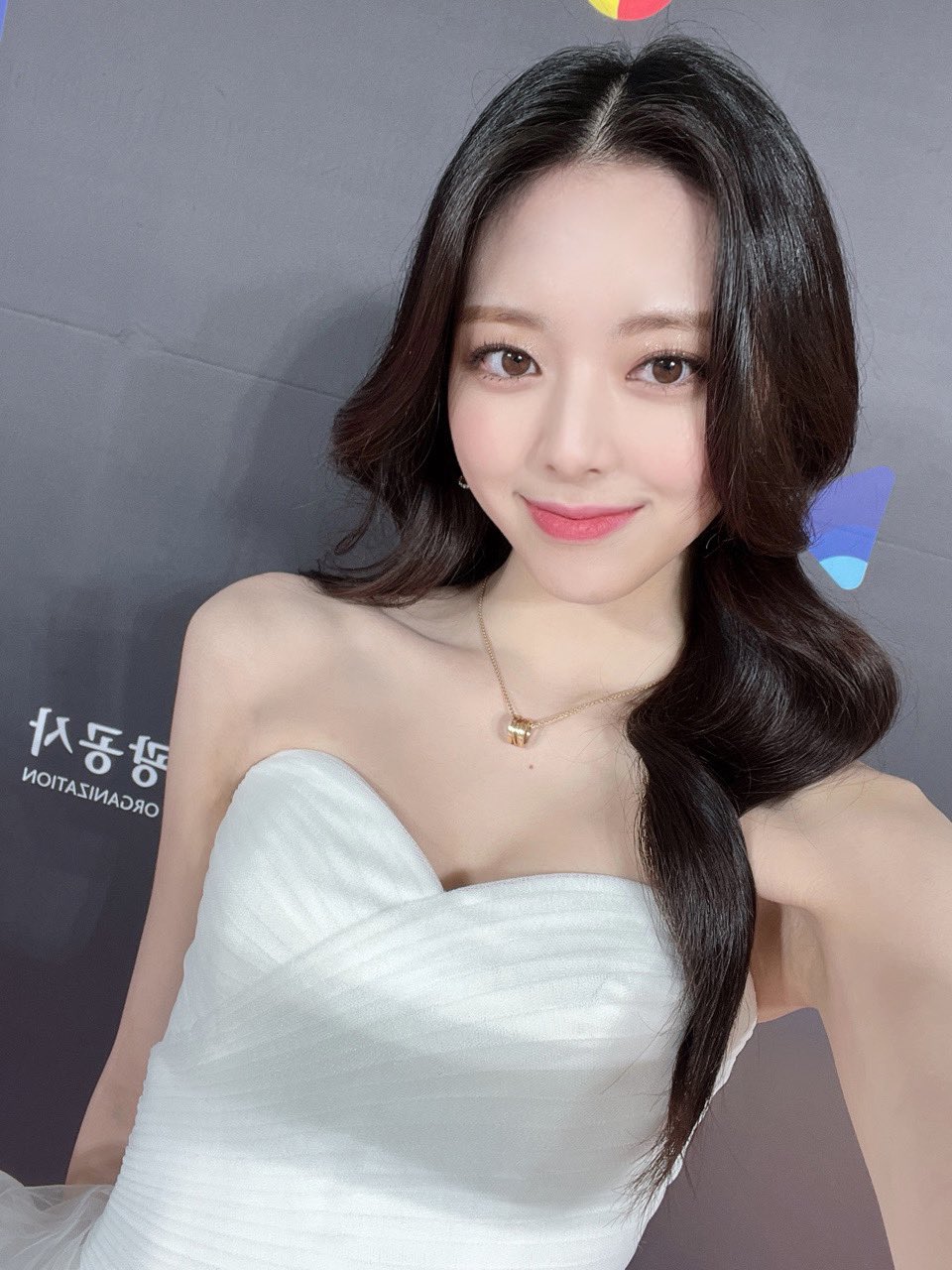 ITZY on Twitter: "오늘 가요대전에 해가 떴다던데.. 유나해🤍 MC 유나가 있어 행복했다면 MIDZY 소리 질러~!🥳 MC Yuna shined on SBS ...