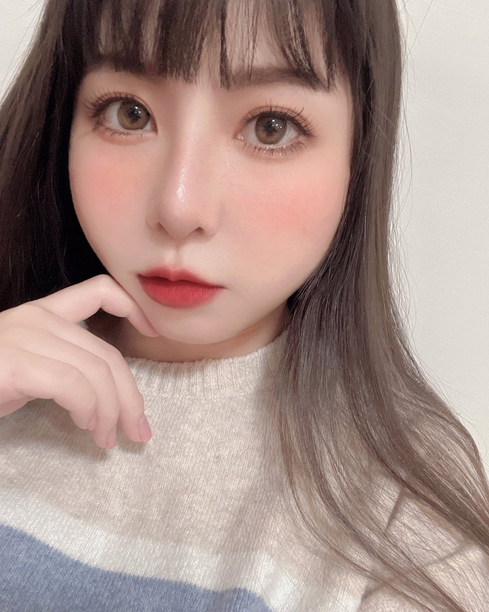紀念一下平安夜工作🎄 難得貼假睫毛的自己💖 你們有沒有每天乖乖投票呢? 個人首頁連結點進去 第一個就是投票頁面囉~ Qjxsoszavn Jkf Jkf女郎 日