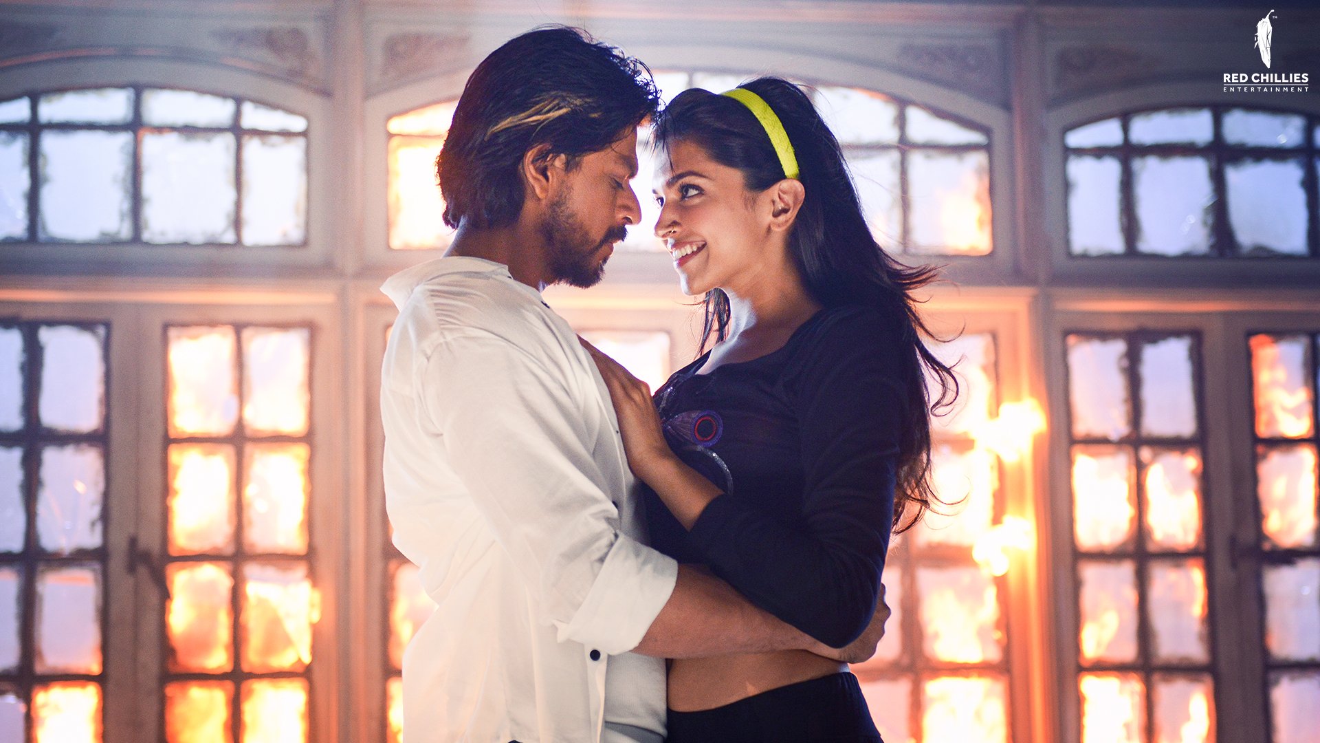 Shahrukh Khan And Deepika Padukone Kiss