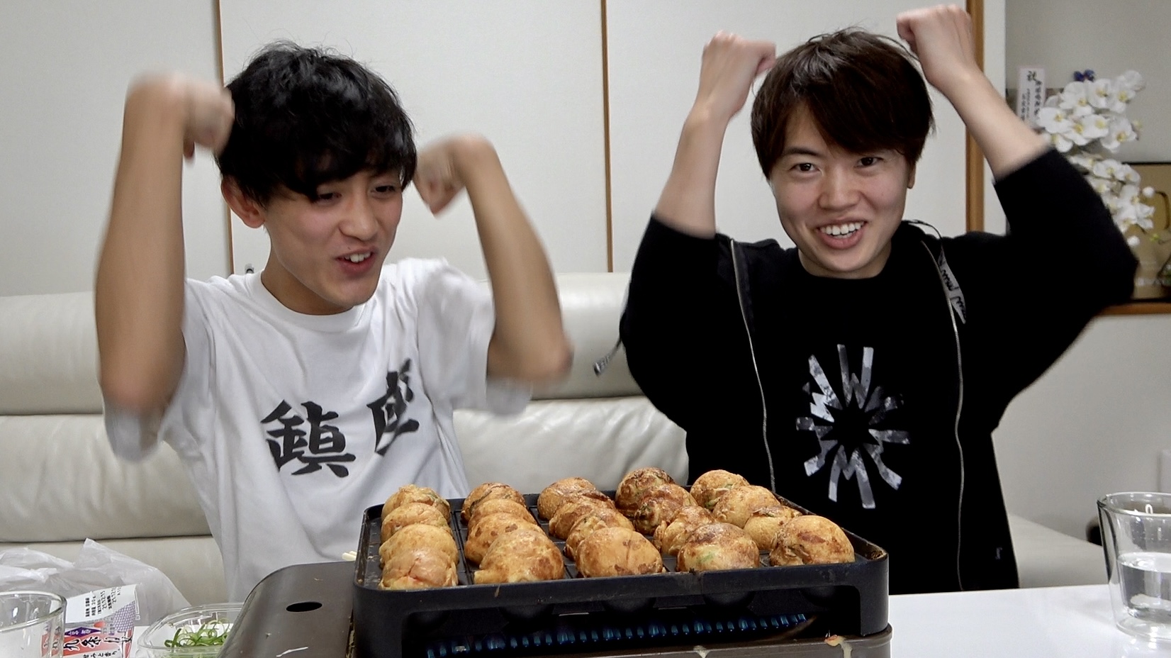 かっつー on Twitter: "先日ご結婚したUUUMの大先輩、MasuoTVさんとタコパしました！！！末永くお幸せに！！！！！ https://t.co/lT7UBqq9sn https ...