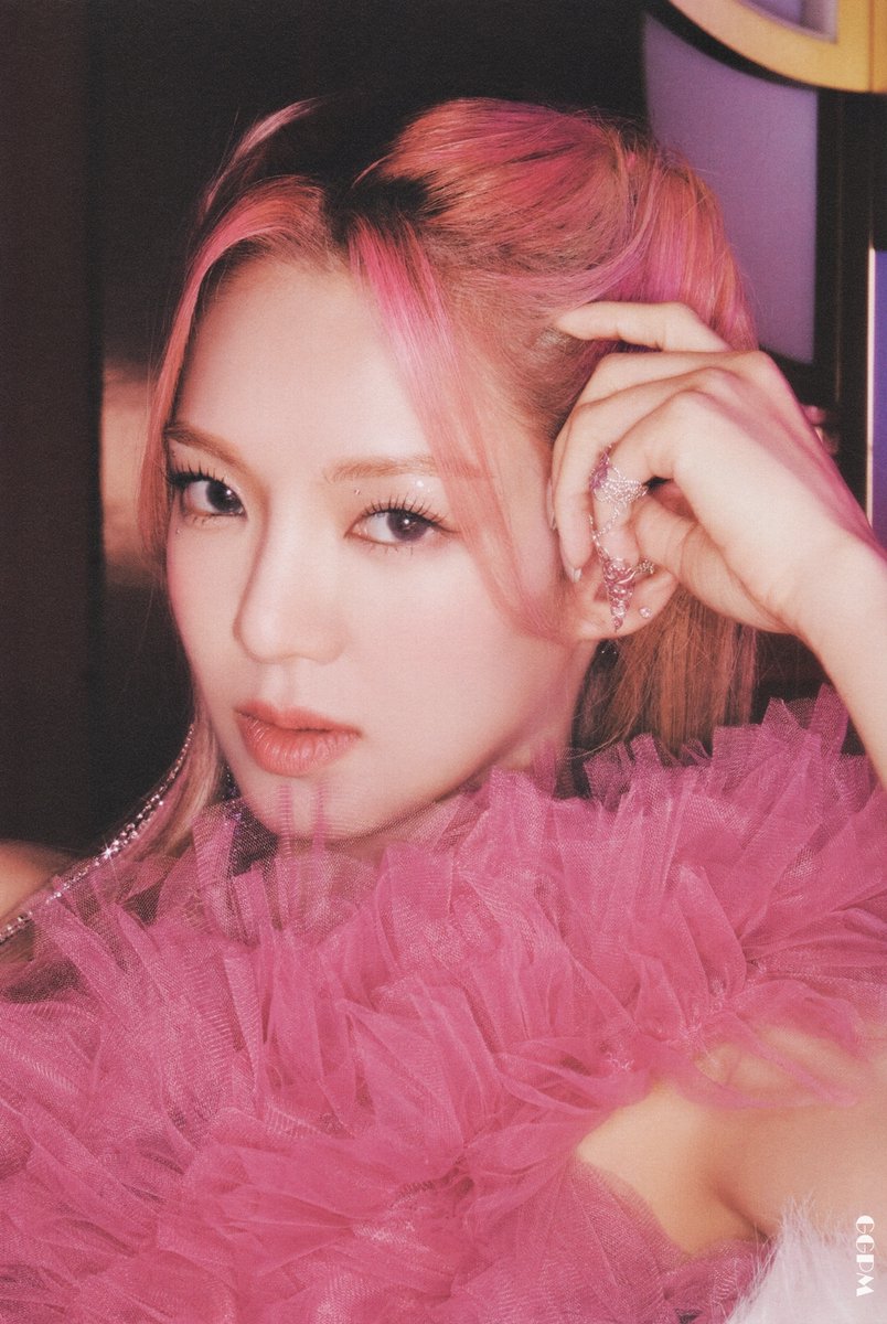 HYOYEON. Girls' Generation-Oh!GG 2021 Winter SMTOWN 'SMCU EXPRESS ...
