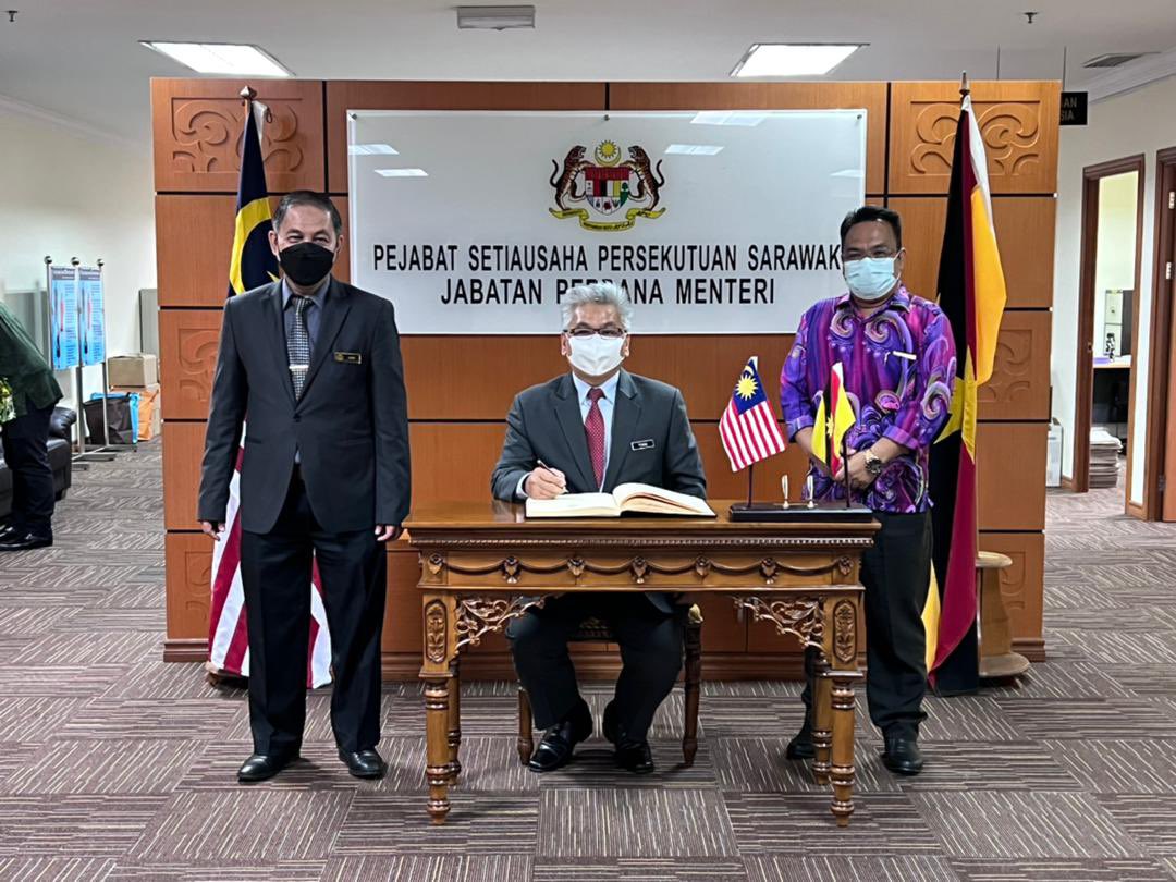 pejabat setiausaha persekutuan sarawak - Hannah Lyman