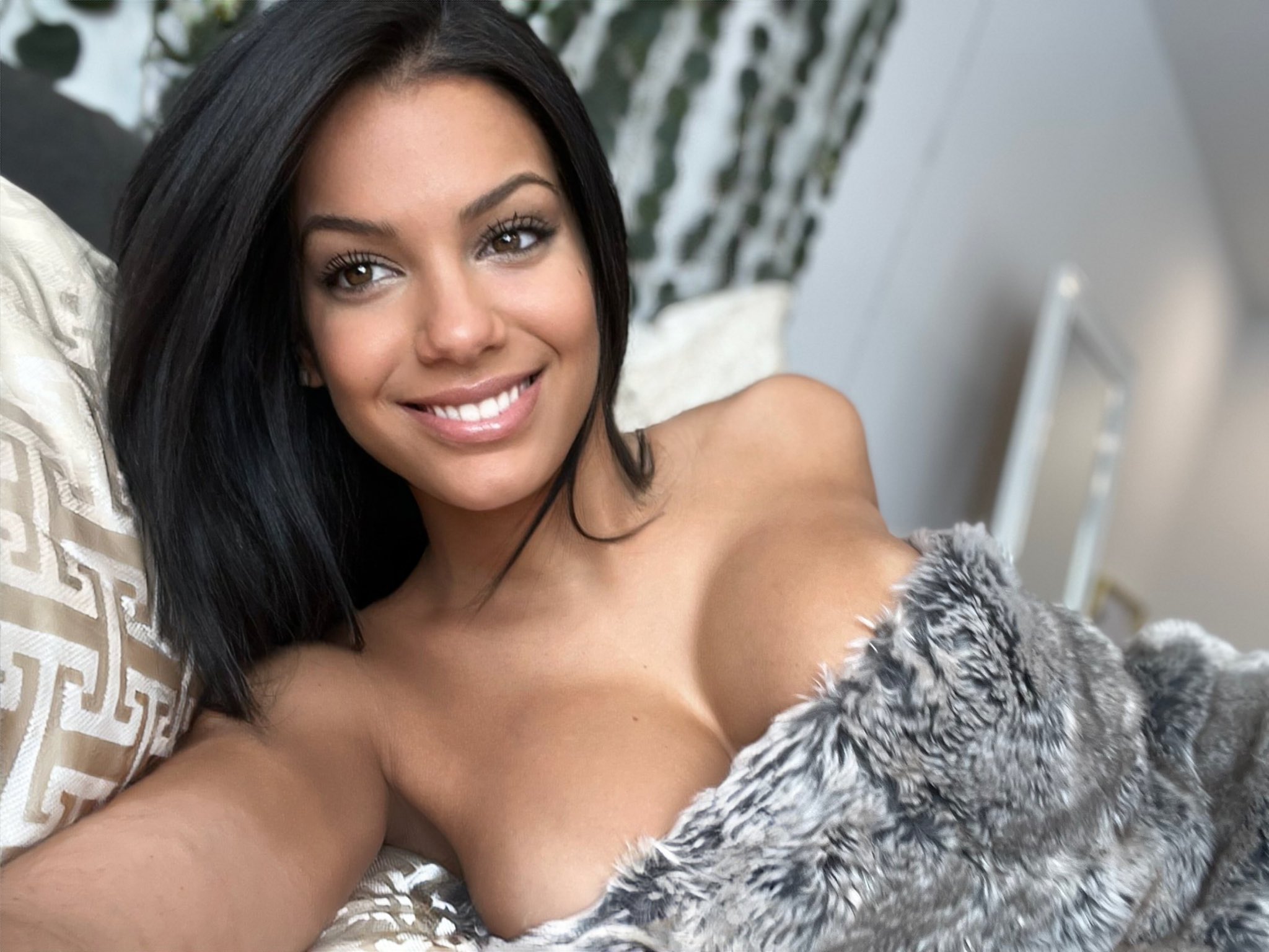 Katrina Vianna 💋 on Twitter: "I'm waiting for you to join me in bed 🙈 RT if you would come 💕 ...