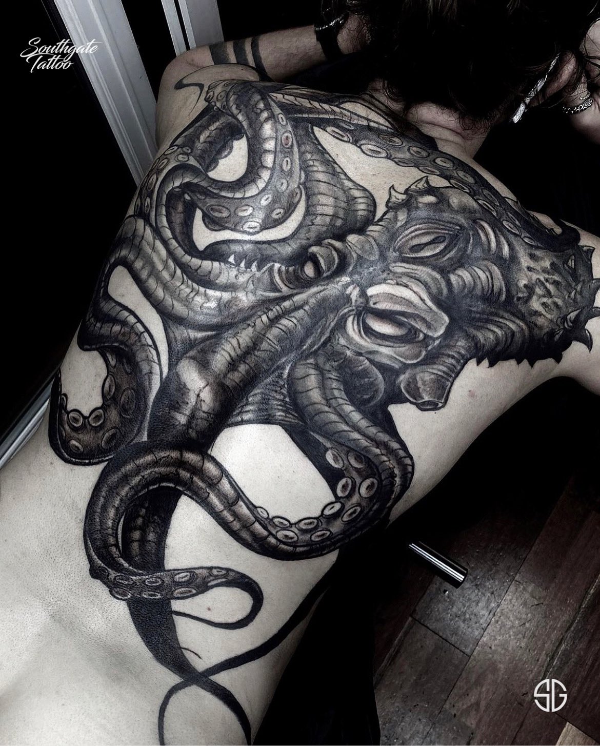Details more than 66 kraken back tattoo - in.eteachers Details more than 66 kraken back tattoo - in.eteachers