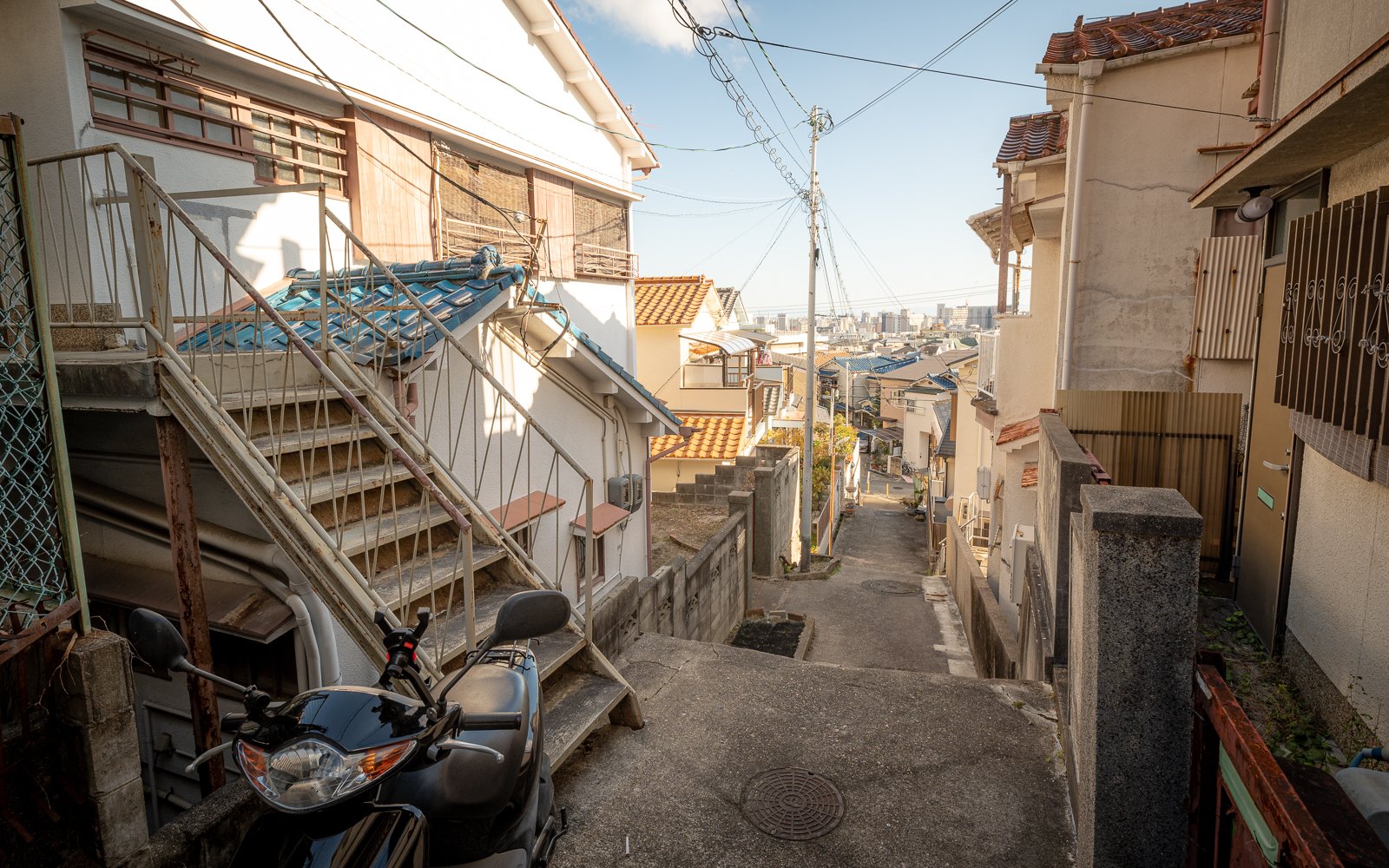 dokubutu on Twitter: "見通しの良い路地に たどり着くと 胸がすく感覚が ある。 https://t.co/vBZpNLW2Z1" / Twitter