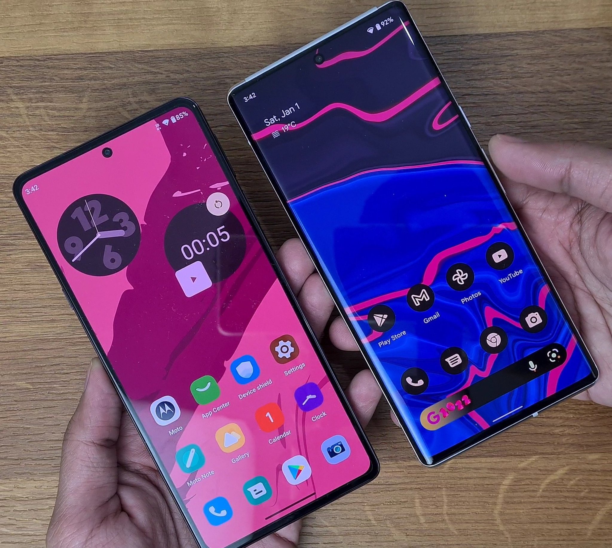 TechDroider on Twitter: "Google Pixel Android 12 UI vs Motorola MY UI (Android 12) https://t.co ...