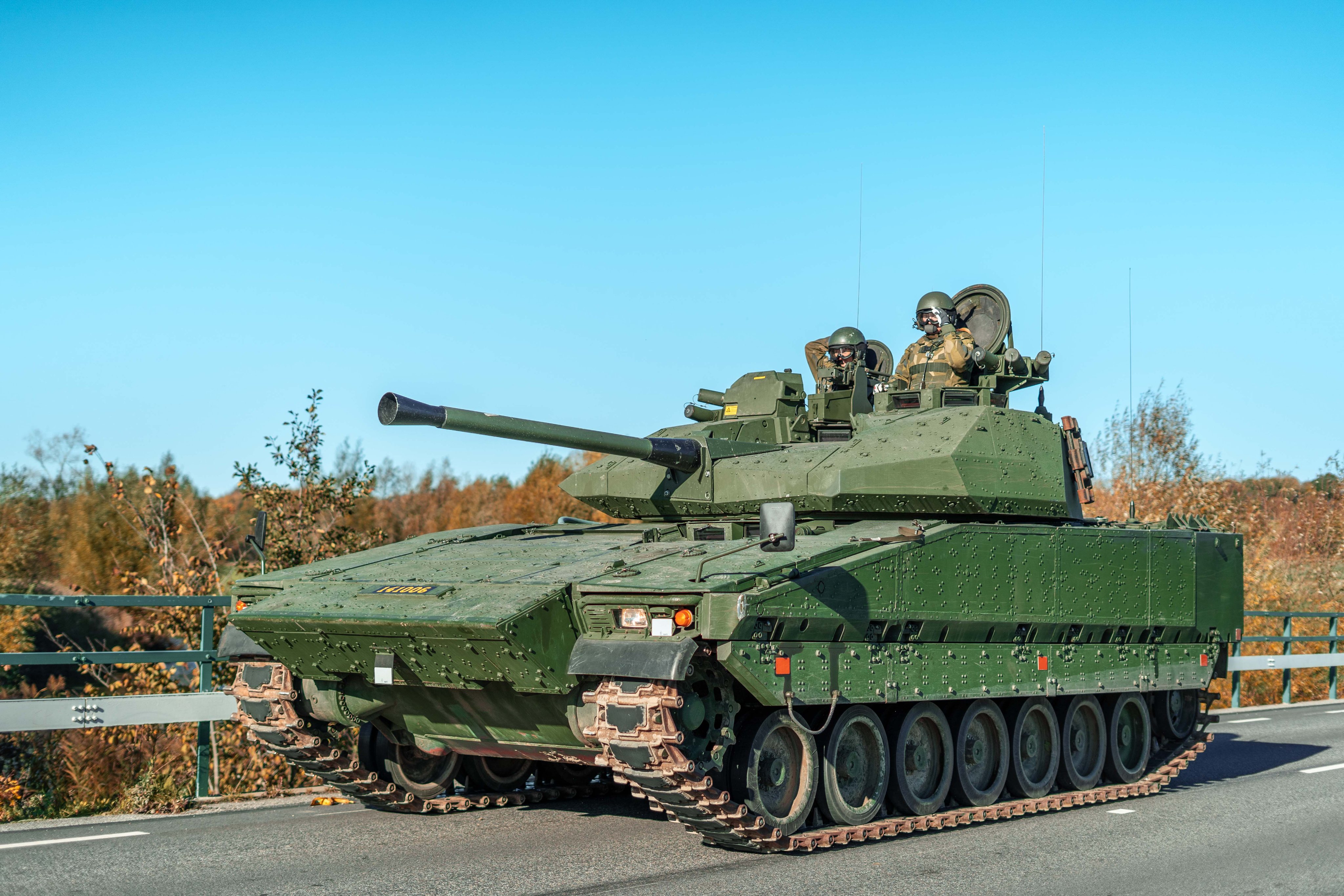 𝔗𝔥𝔢 𝔇𝔢𝔞𝔡 𝔇𝔦𝔰𝔱𝔯𝔦𝔠𝔱 on Twitter: "A Eldledningspansarbandvagn 90C (derivation of the CV90-40C), a ...