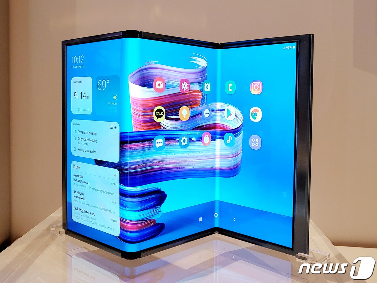 New tripple folding prototype from Samsung at CES : r/GalaxyFold