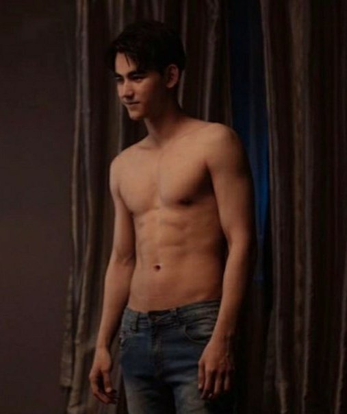 Drake Shirtless 2022