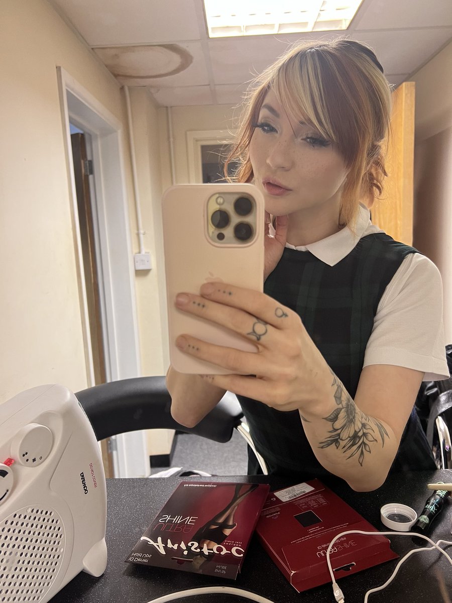 Shooting with @LadyVoyeurs today Eva Ray 💖 @eva_ray_x