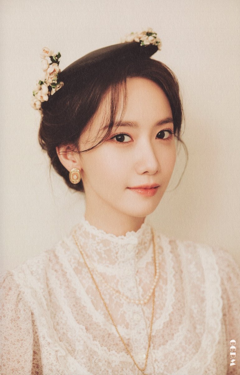 YOONA. 2022 Girls' Generation-Oh!GG SEASON’S GREETINGS (Postcard) #윤아 #YOONA #소녀시대 ...