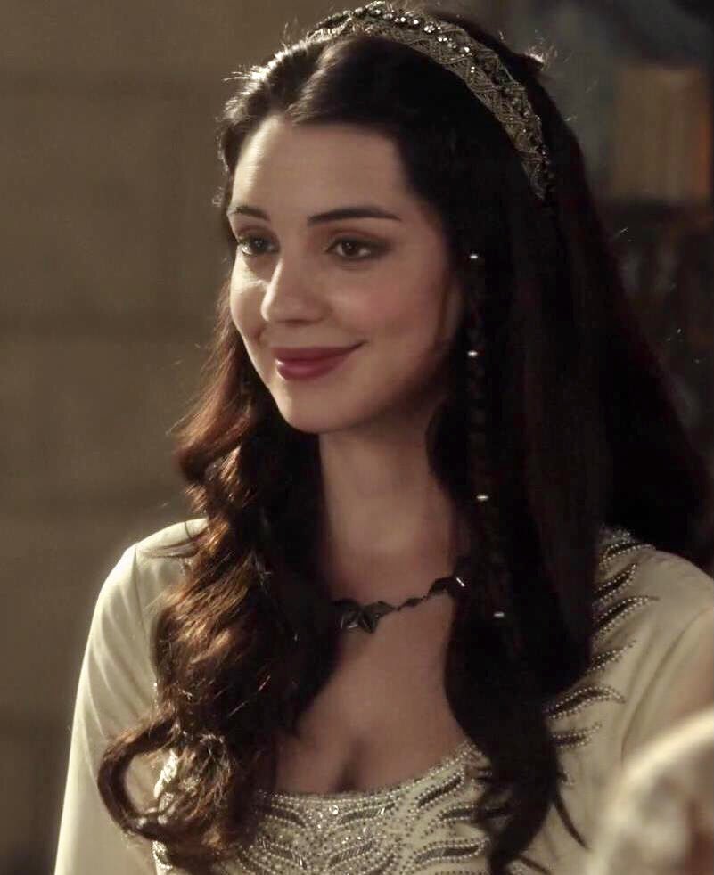 Adelaide Kane Reign Hair