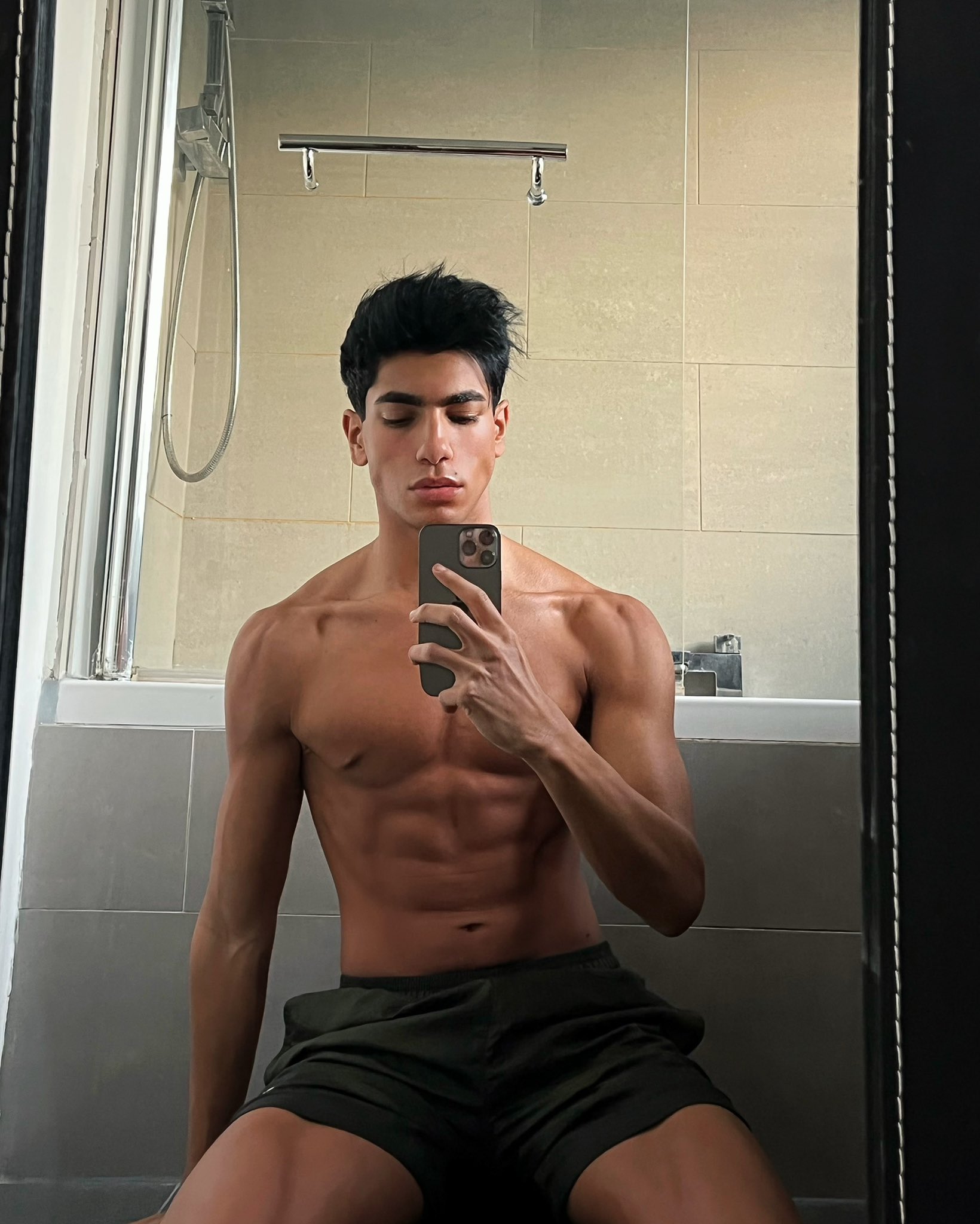 Zak on Twitter: "Helloooo ;)) wyd?? https://t.co/Y3MtovEr2V" / Twitter