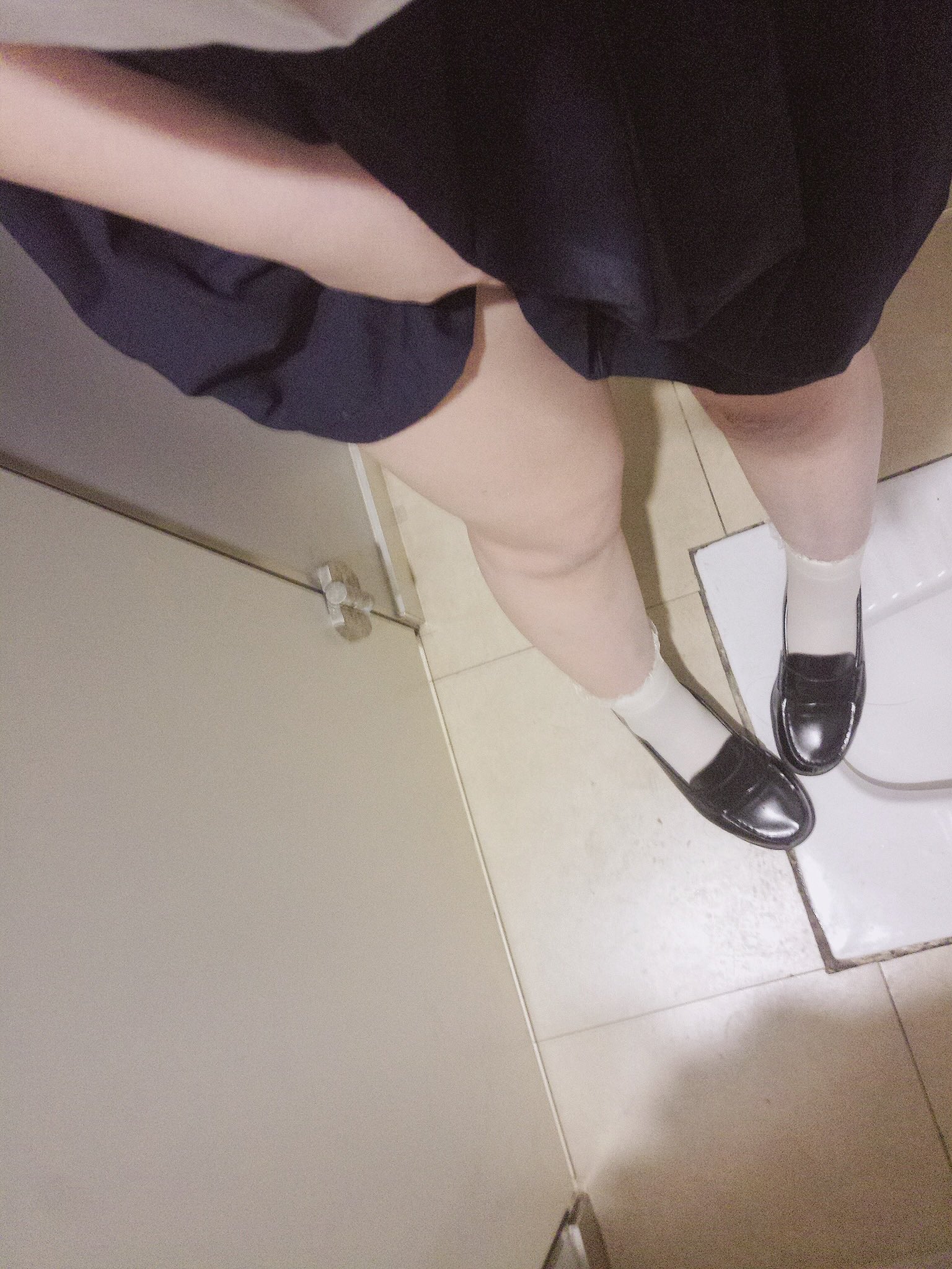 嘤ing酱（接推广emo版） on Twitter: "既然要追求刺激，那就要贯彻到底哟。哥哥进来帮妹妹脱下内内吗？ https://t.co/Hb4XReCTZa" / Twitter