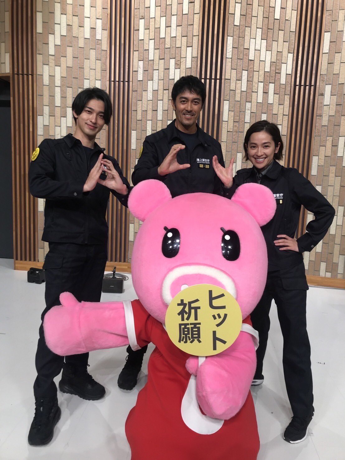 TBS天気 on Twitter: "#DCU のみなさんが #海上保安庁 から駆けつけてくれました！ 阿部さんとの久々の再会にブーナも大喜び ️ 一生懸命ヒット祈願しました！ #TBS ...