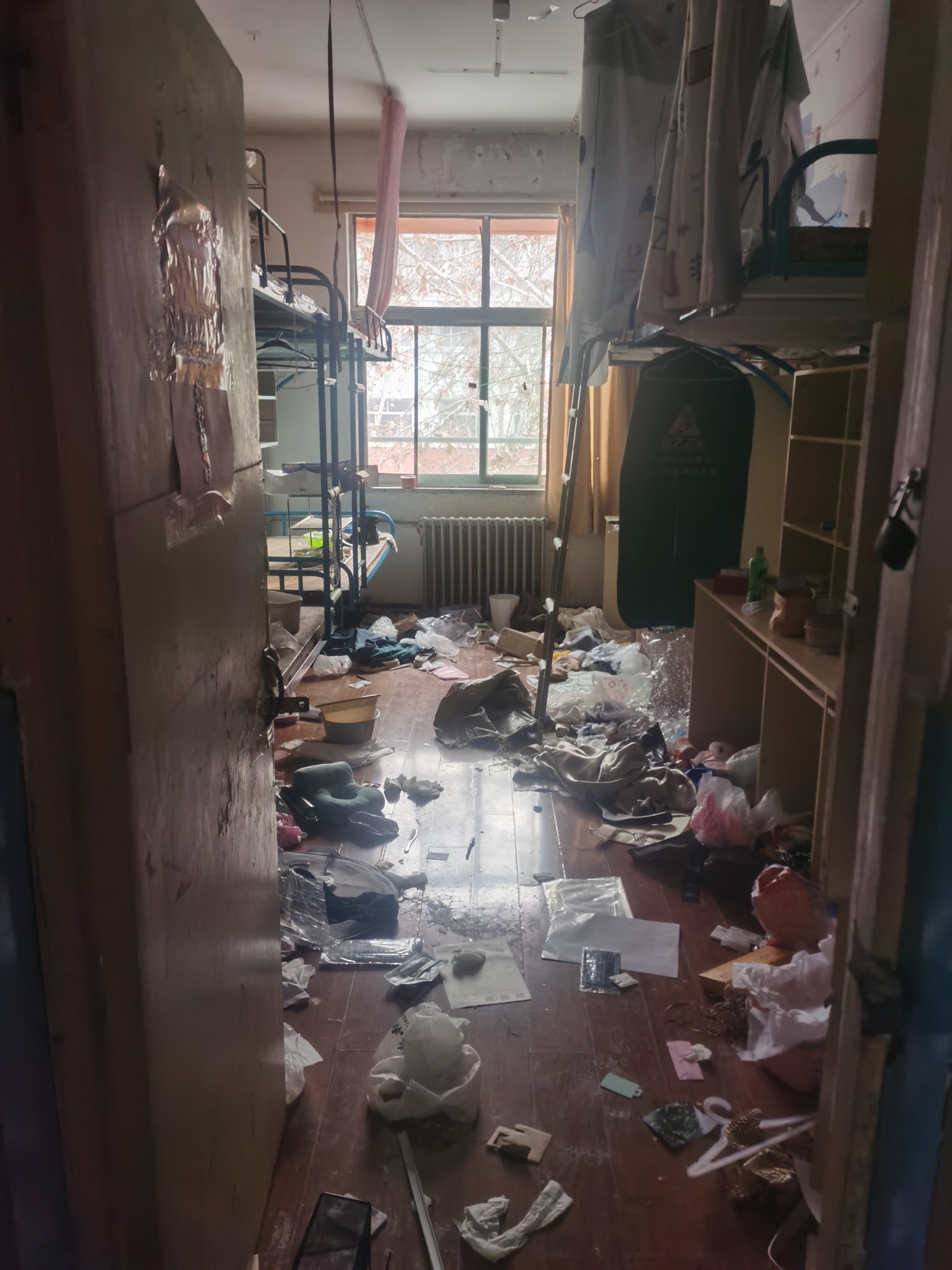 女性衣物终结者(接推广) On Twitter 学校放假了,女生宿舍有了一些私货,需要的dd,这是部分,需要提前和我说的,内衣内裤都有 Lsfbeb7pbk