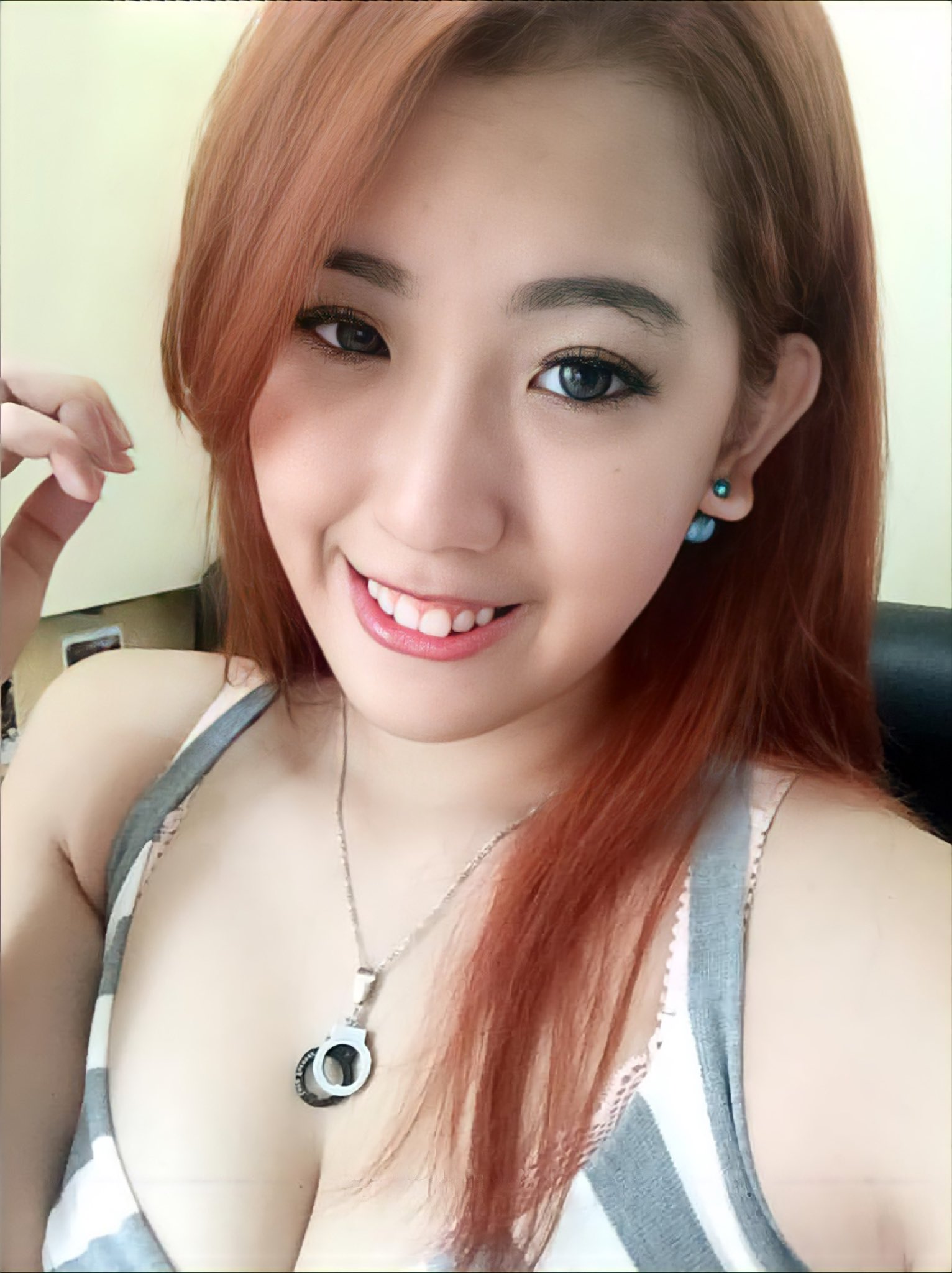 chine_0804 on Twitter: "大晚上的 ， 哪位姐妹没睡的 聊色 .来～. 姐陪你 哈哈 https://t.co/erO6Pnzn12" / Twitter