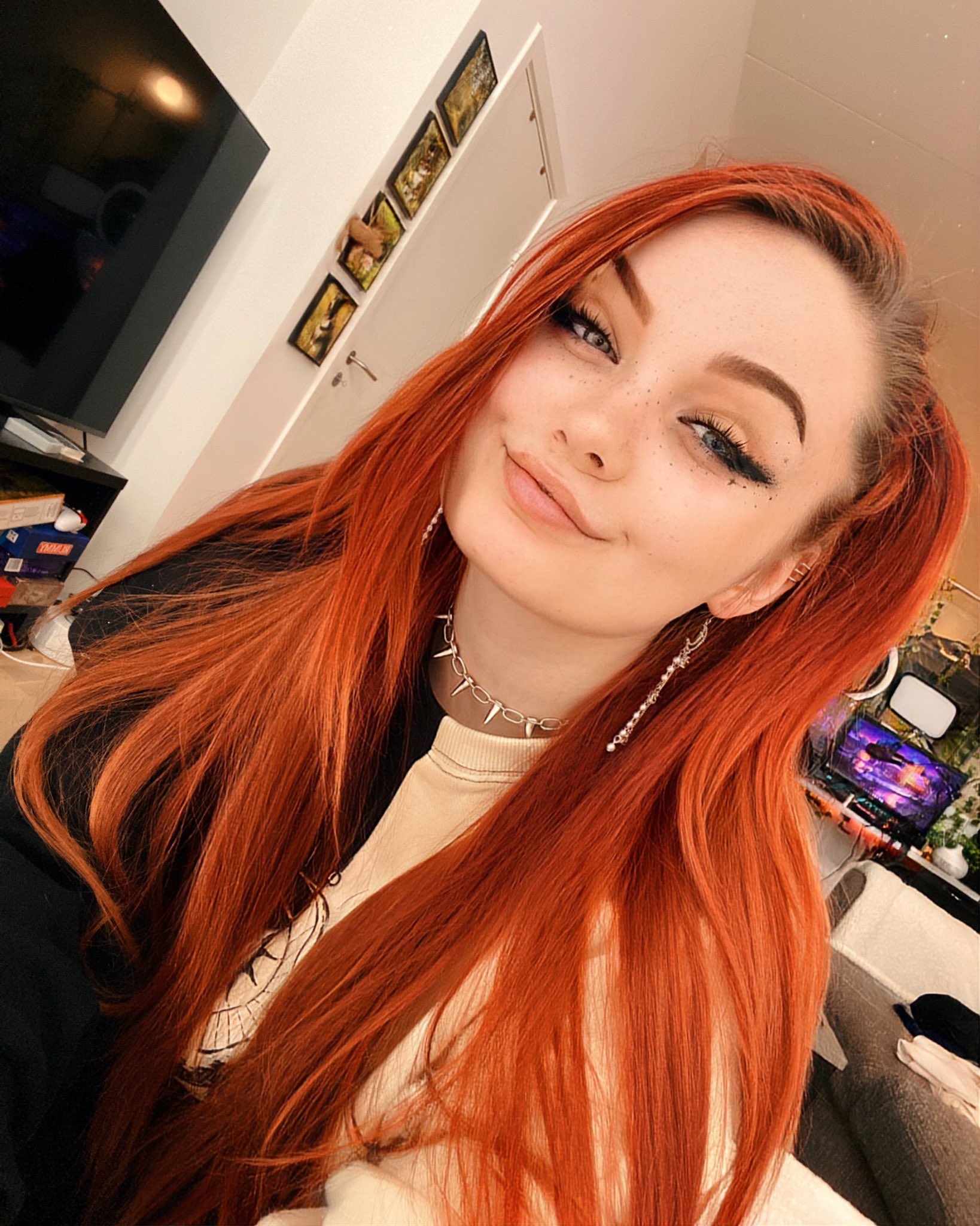 proxyfox on Twitter: "cute drip ft. new @Valkyrae merch https://t.co/Coj6EgqU6z" / Twitter