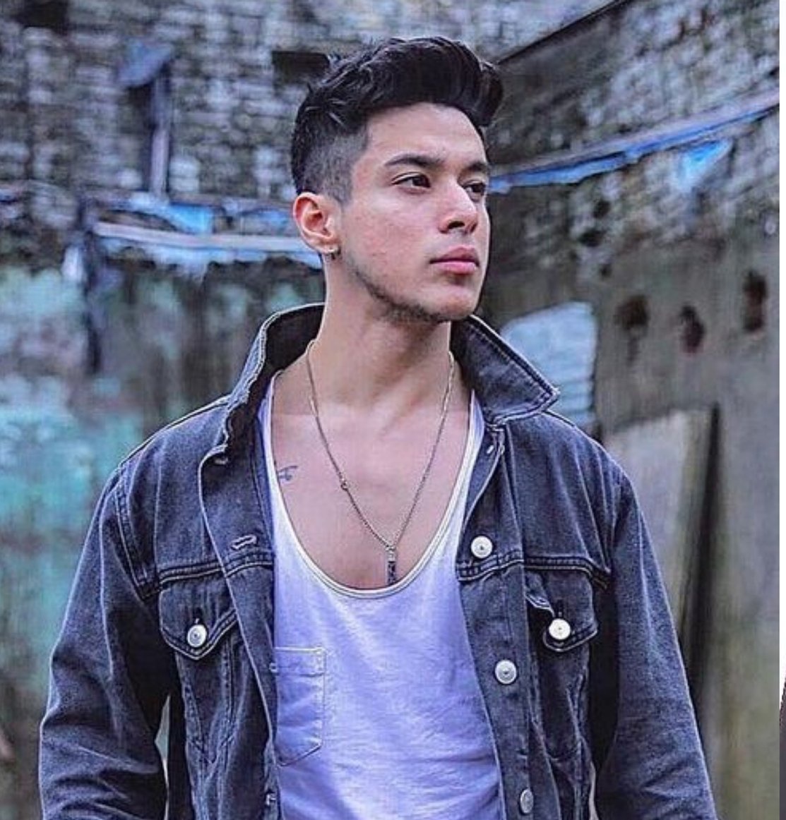 𝔻𝕀𝕍𝕐𝔸 ℍ𝕆𝕃𝕀ℂ𝕊 ♡ (@DIVYA_HOLICS) | Twitter