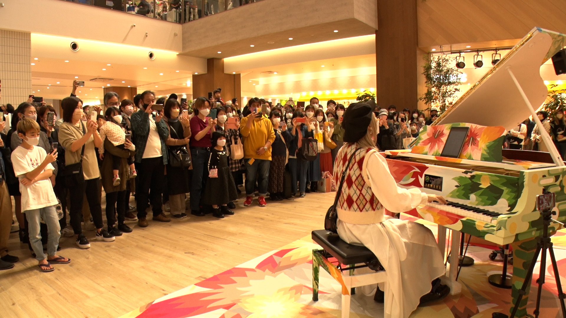 情熱大陸 on Twitter: "このあとよる11時15分からは #情熱大陸 ポップスピアニスト/ ハラミちゃん 日本各地に置かれた"ストリートピアノ"演奏で大人気！ 聴く人を魅了する ...