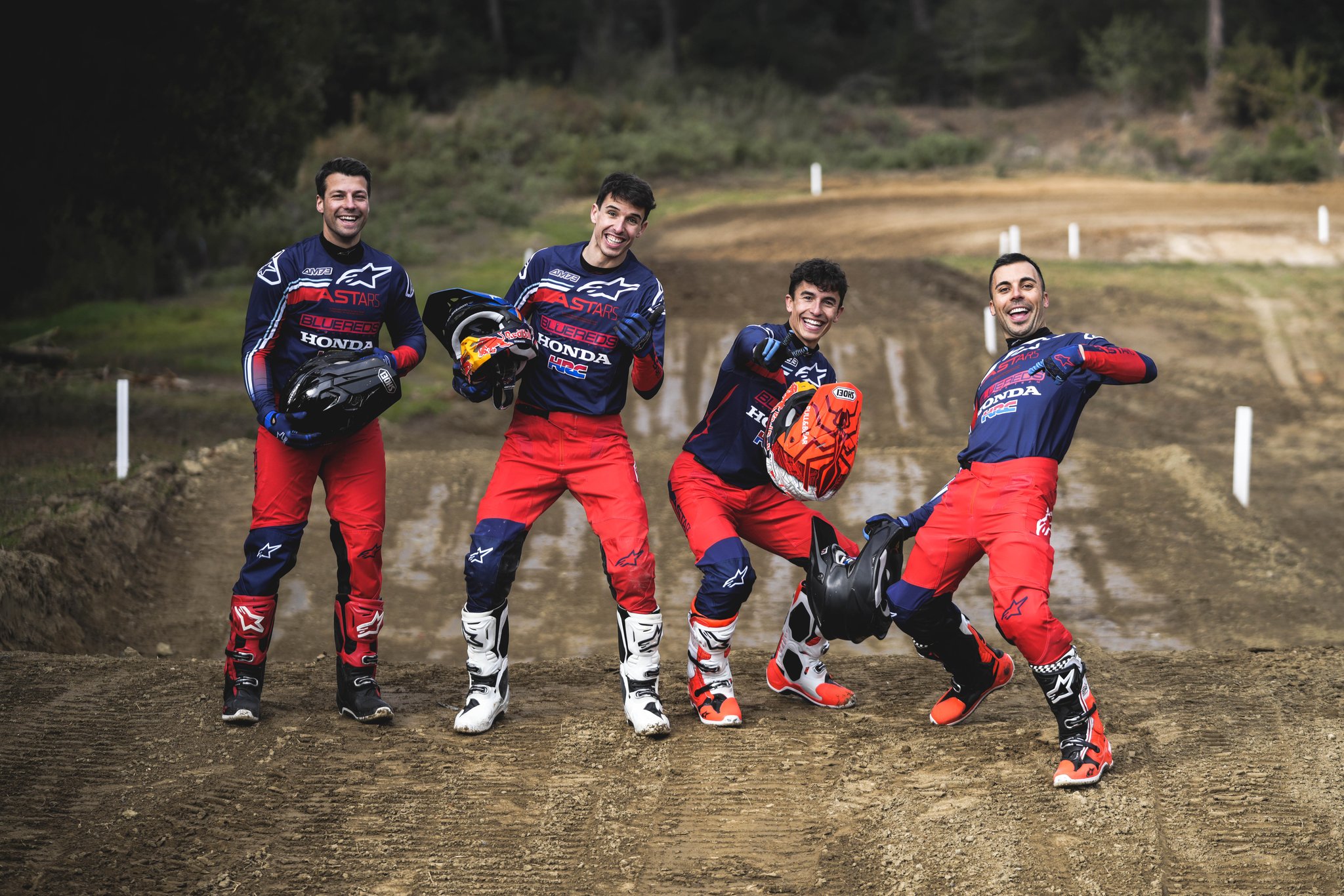 Marc Márquez on Twitter: "🔵BLUEREDS🔴 Marquez Team https://t.co/OxFhFMZNCK" / Twitter