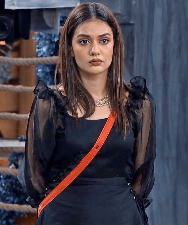 𝔻𝕀𝕍𝕐𝔸 ℍ𝕆𝕃𝕀ℂ𝕊 ♡ (@DIVYA_HOLICS) | Twitter