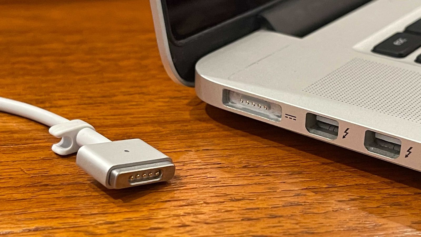 Razorpay Design on X The last and the best the old magnetic MacBook charger You didn t need to look to plug them in. What a godsend We miss it