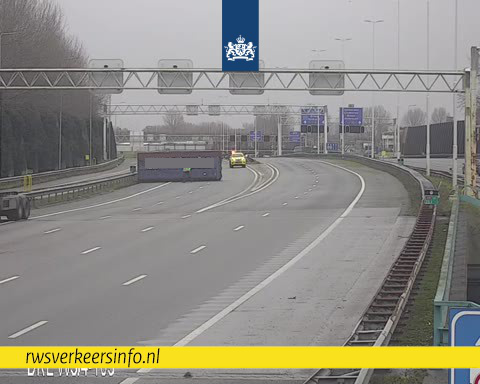 Rijkswaterstaat Verkeersinformatie on Twitter: "⛔ | Gelukkig is er niemand tegenaan gereden ...